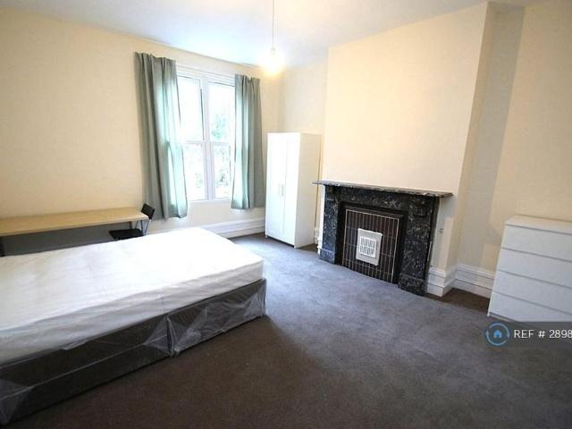 6 bedroom terraced house to rent