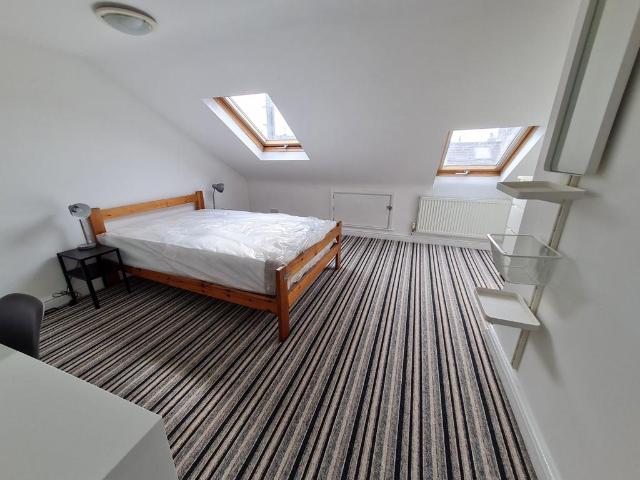 6 bedroom terraced house to rent
