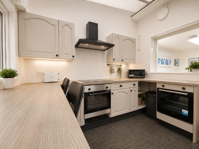 6 bedroom terraced house to rent