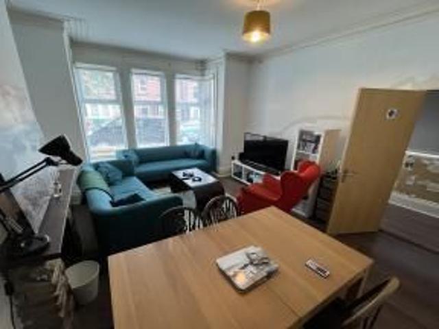 6 bedroom terraced house to rent