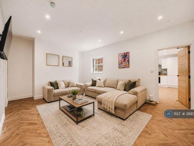 6 bedroom terraced house to rent