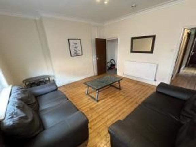 6 bedroom terraced house to rent