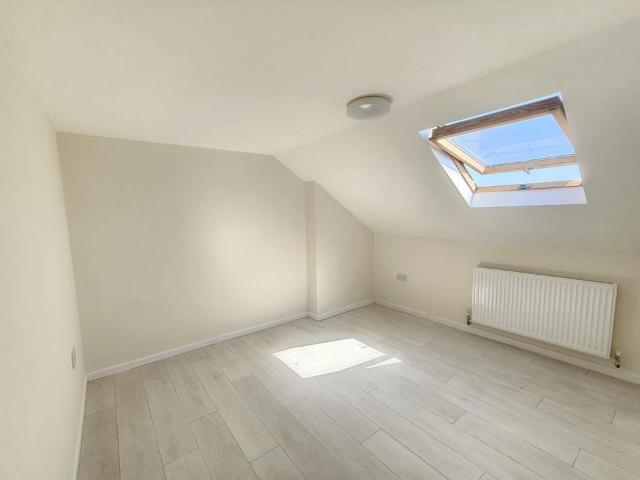 6 bedroom terraced house to rent