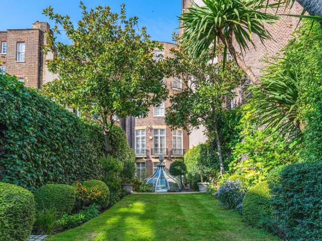 6 bedroom terraced house to rent