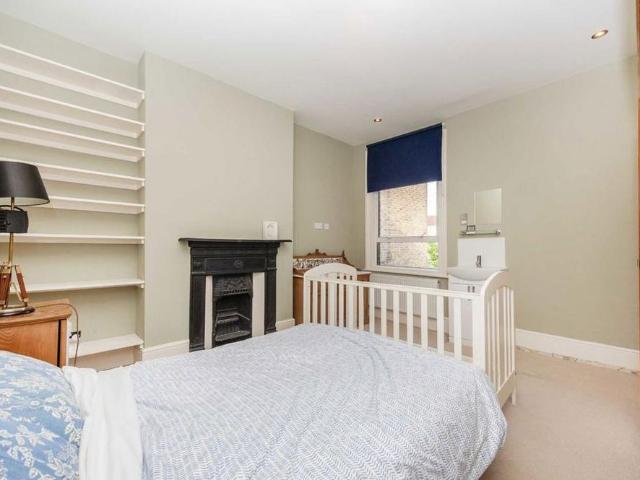 6 bedroom terraced house to rent