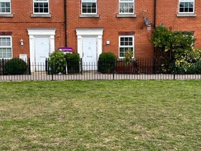 6 bedroom terraced house to rent