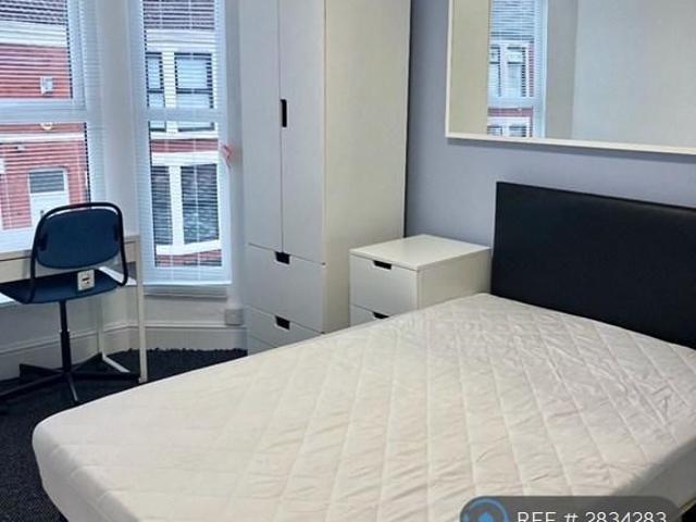 6 bedroom terraced house to rent
