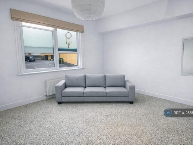 6 bedroom terraced house to rent