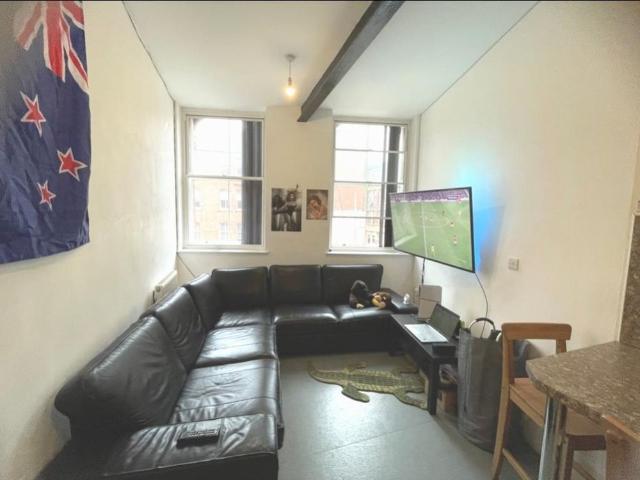 6 bedroom terraced house to rent
