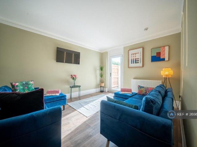 4 bedroom terraced house to rent