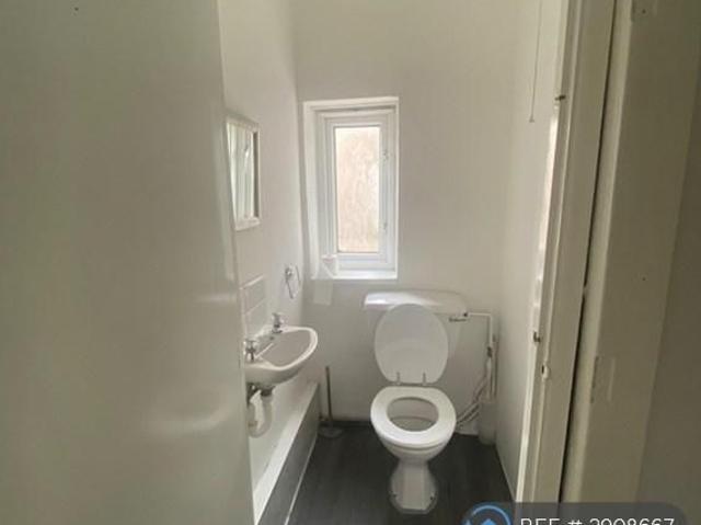 6 bedroom terraced house to rent