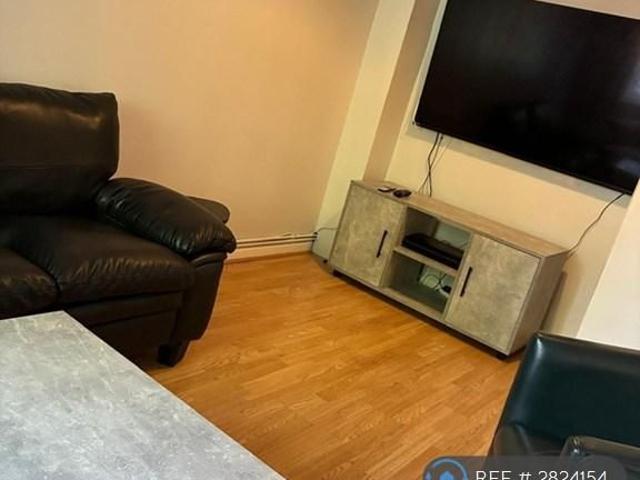 6 bedroom terraced house to rent