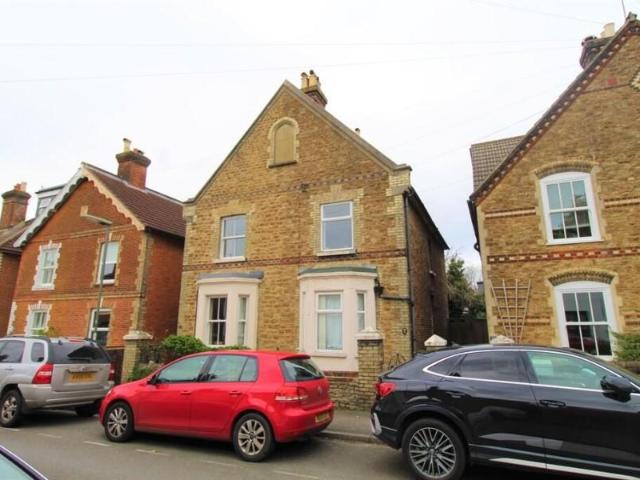 6 bedroom terraced house to rent