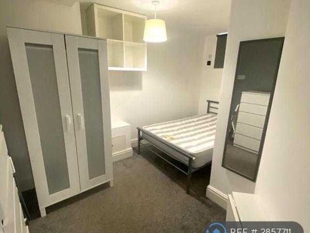 6 bedroom terraced house to rent