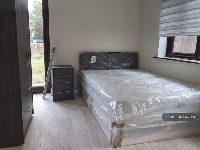 6 bedroom terraced house to rent