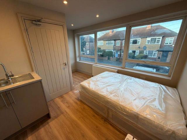 6 bedroom terraced house to rent