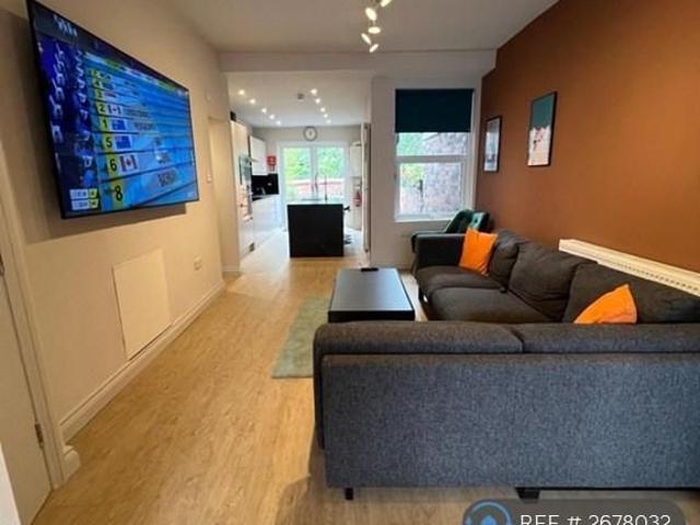 6 bedroom terraced house to rent