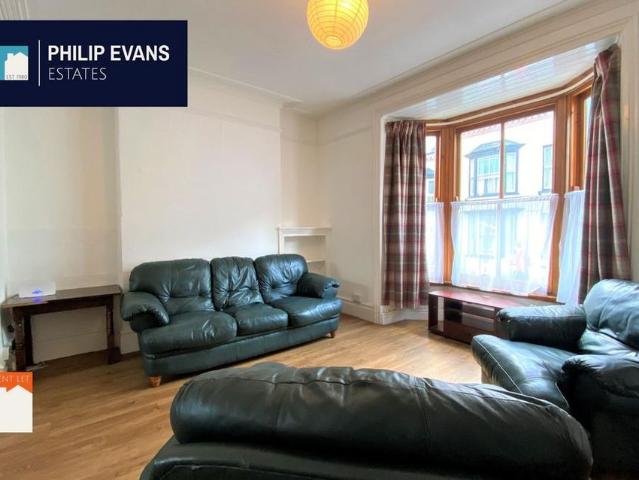 6 bedroom terraced house to rent