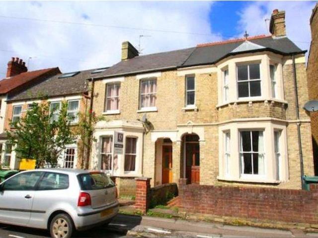 6 bedroom terraced house to rent