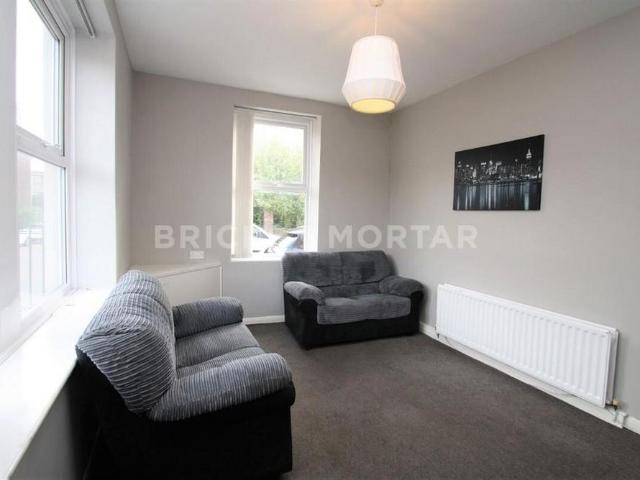 6 bedroom terraced house to rent
