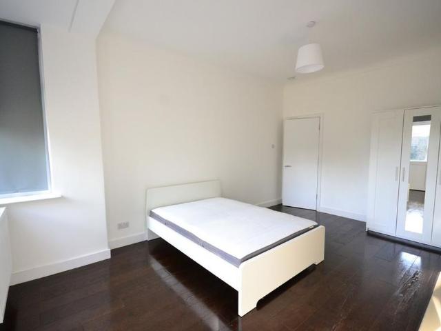 6 bedroom terraced house to rent