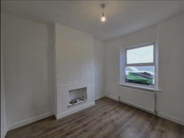 6 bedroom terraced house to rent