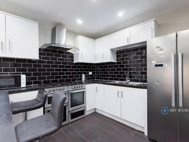 6 bedroom terraced house to rent