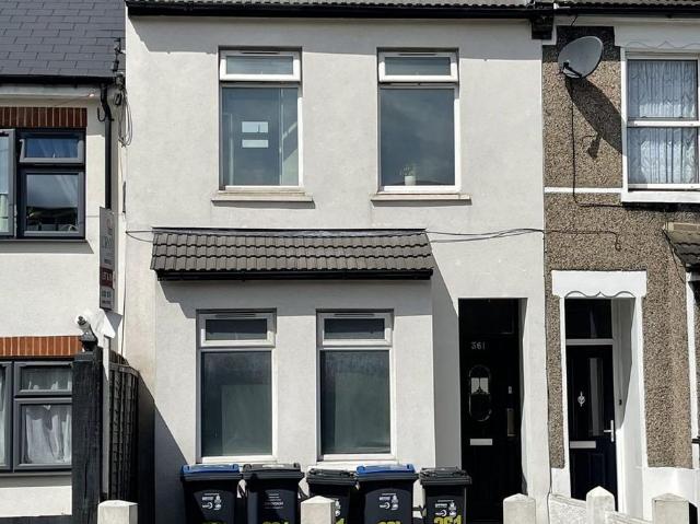 6 bedroom terraced house to rent