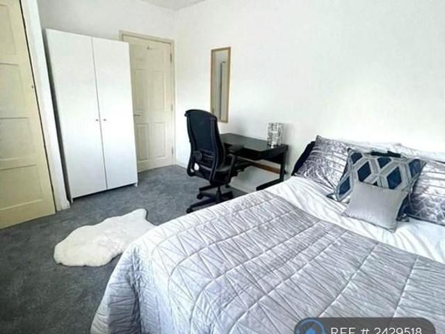 6 bedroom terraced house to rent