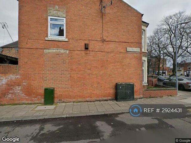 6 bedroom terraced house to rent