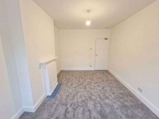 6 bedroom terraced house to rent