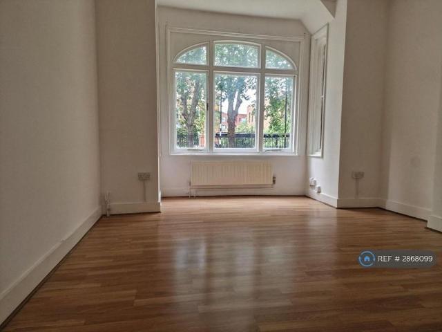 6 bedroom terraced house to rent