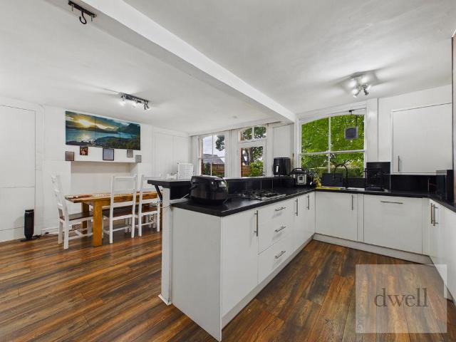 6 bedroom terraced house to rent