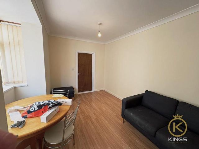 6 bedroom terraced house to rent