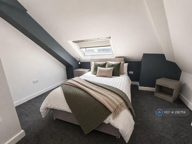 6 bedroom terraced house to rent