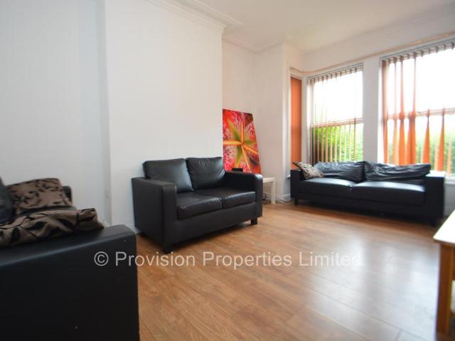 6 bedroom terraced house to rent