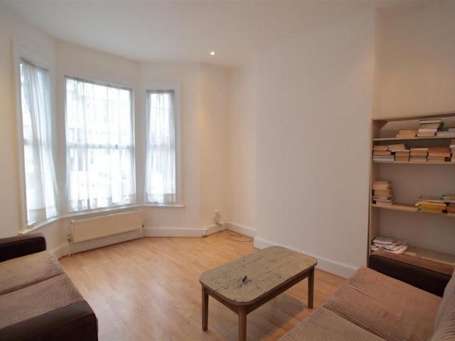 6 bedroom terraced house to rent