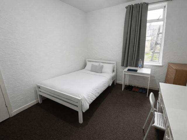 6 bedroom terraced house to rent