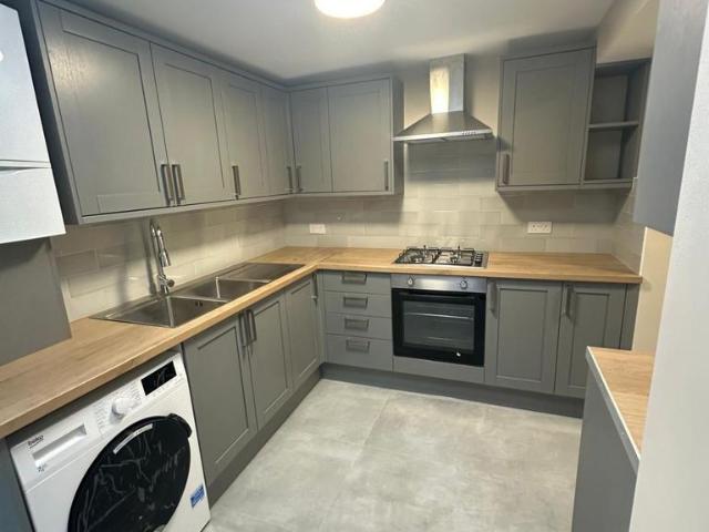 6 bedroom terraced house to rent