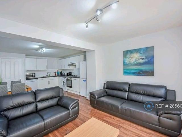 6 bedroom terraced house to rent