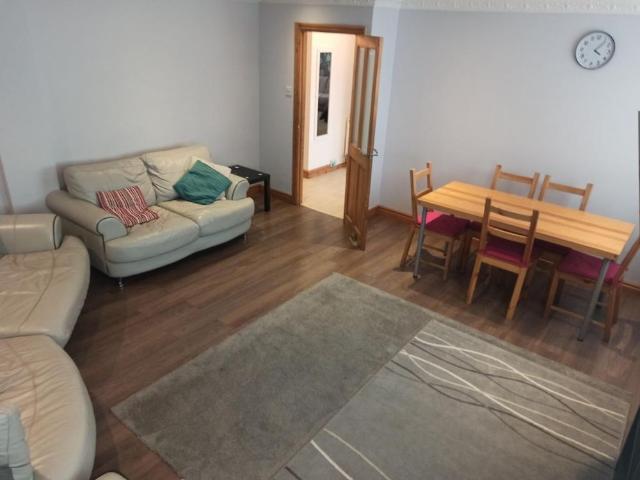 6 bedroom terraced house to rent