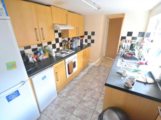6 bedroom terraced house to rent