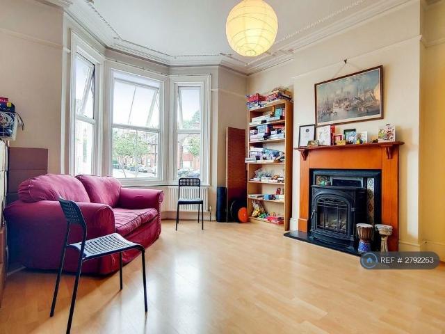6 bedroom terraced house to rent