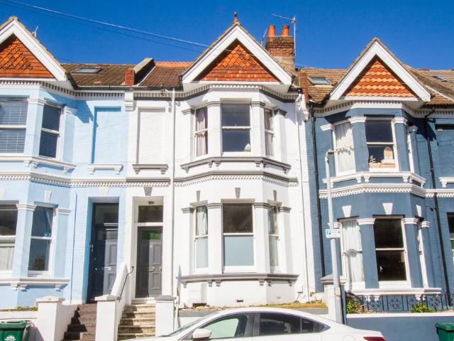 6 bedroom terraced house to rent