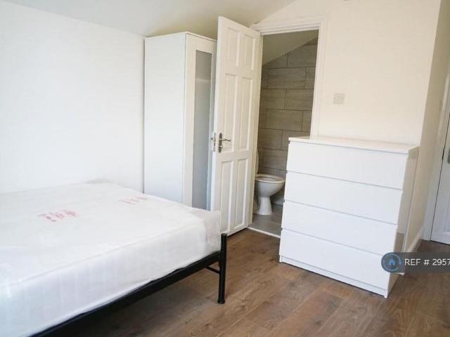 1 bedroom in a house share to rent