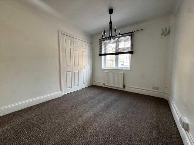 6 bedroom terraced house to rent