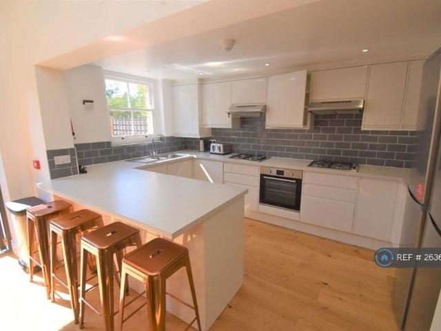 6 bedroom terraced house to rent
