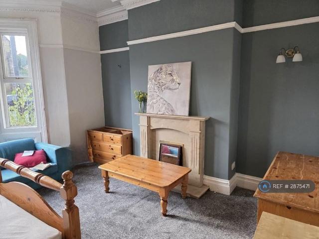 6 bedroom terraced house to rent
