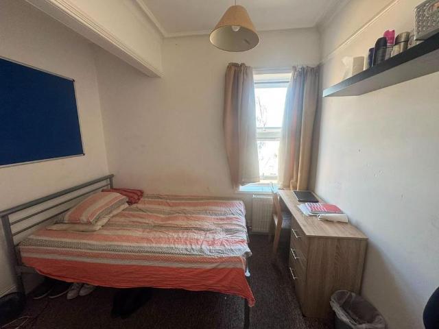 6 bedroom terraced house to rent