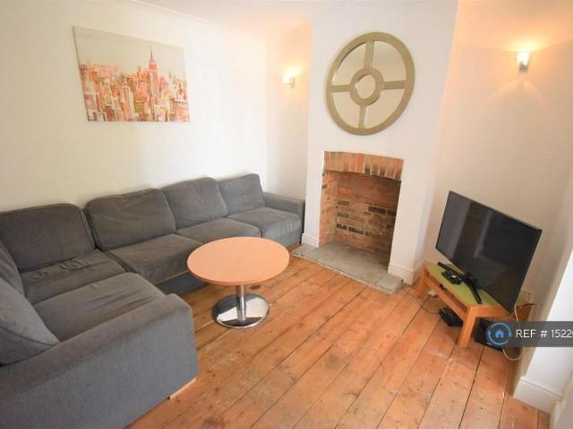 6 bedroom terraced house to rent